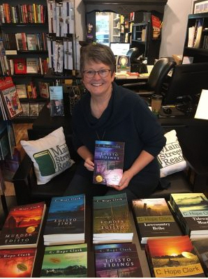 ‘Edge of Edisto’ by C. Hope Clark – Malcolm's Round Table